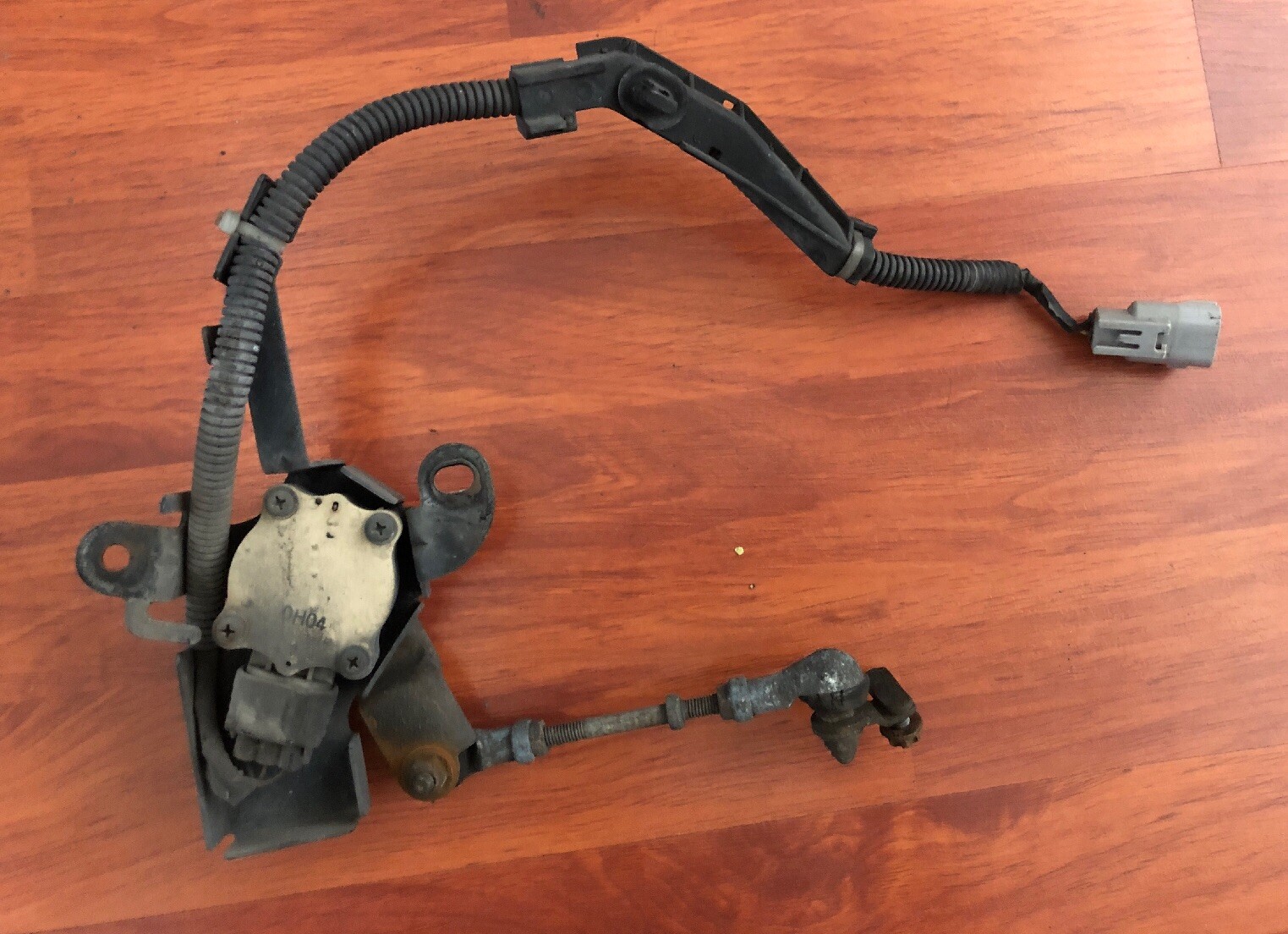 Lexus IS 300 Front Headlight Leveling Sensor Auto Adjust Left OEM 01 02 ...