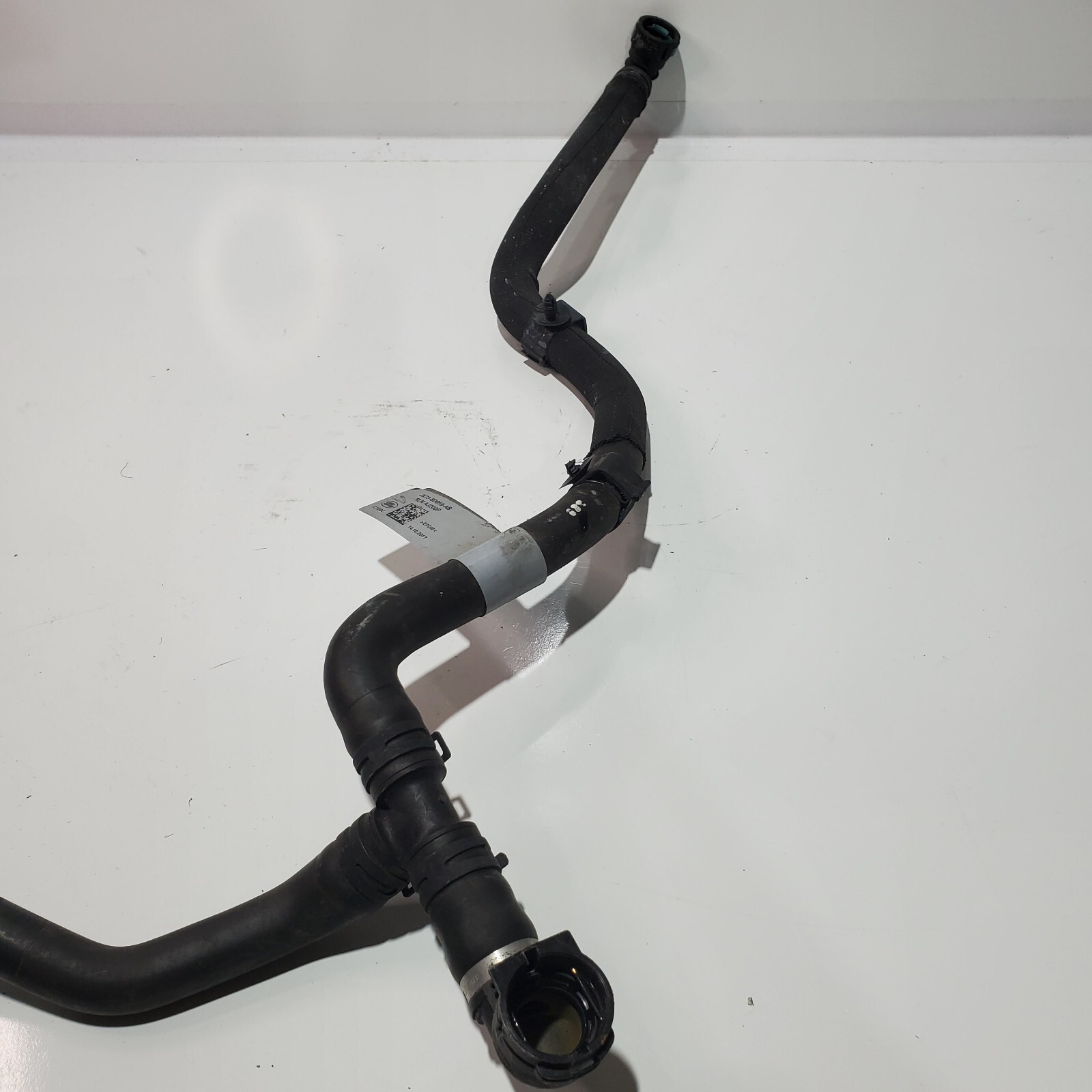 2017-2019 JAGUAR XE 2.0L ENGINE MOTOR WATER COOLANT COOLING HOSE PIPE ...