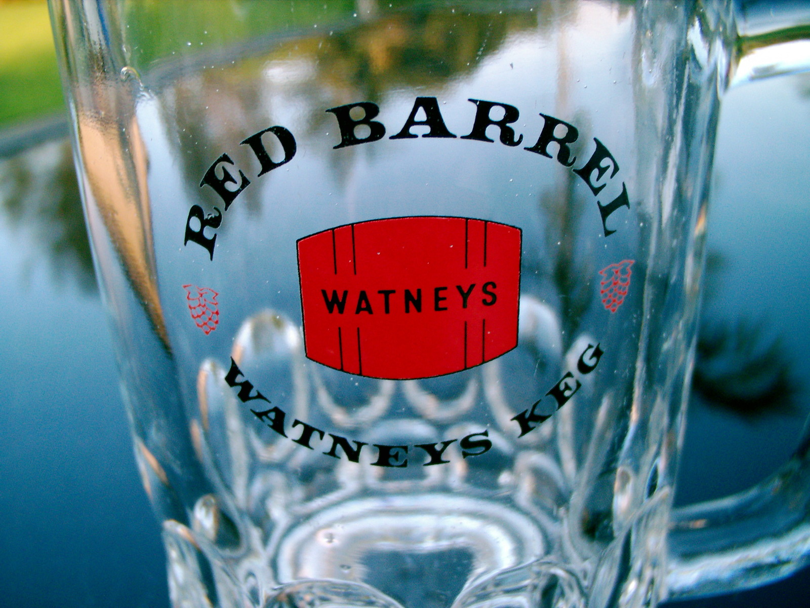 5.25 " RED BARREL WATNEY'S KEG LOGO BEER GLASS MUG HARD TO FIND | eBay
