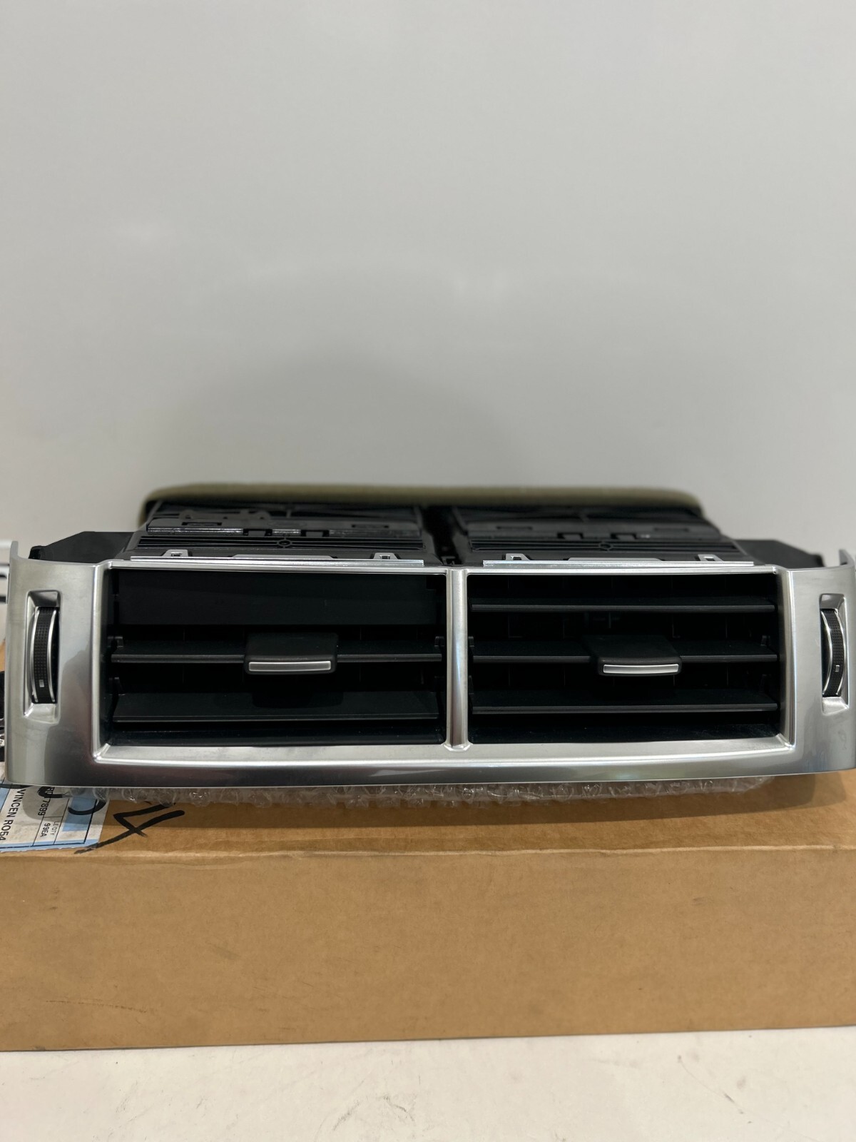 2014 Range Rover Sport Genuine OEM LR044683 Vent | eBay