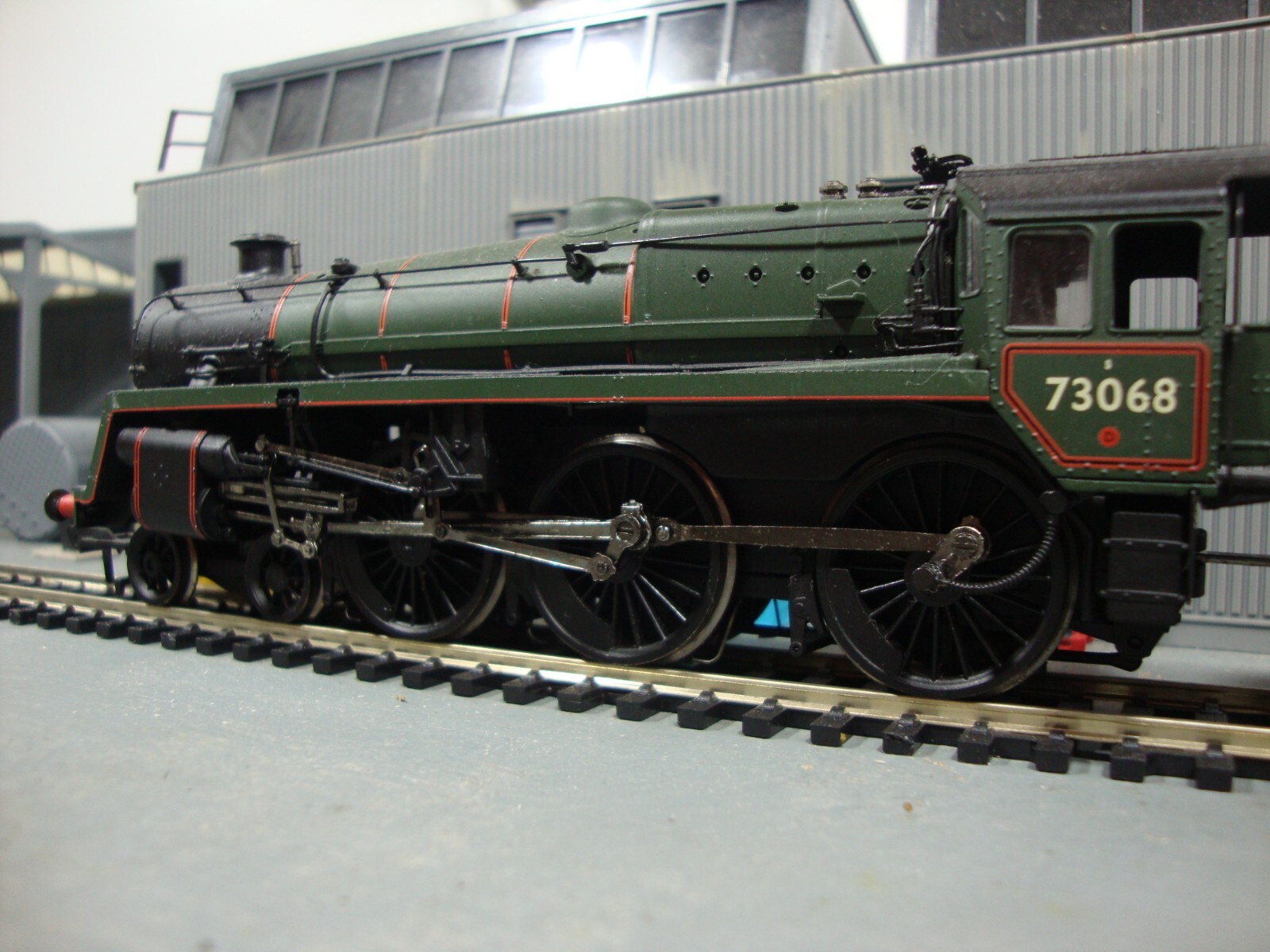 Bachmann Standard Class 5 BR Green OO Gauge scale model replica. | eBay UK