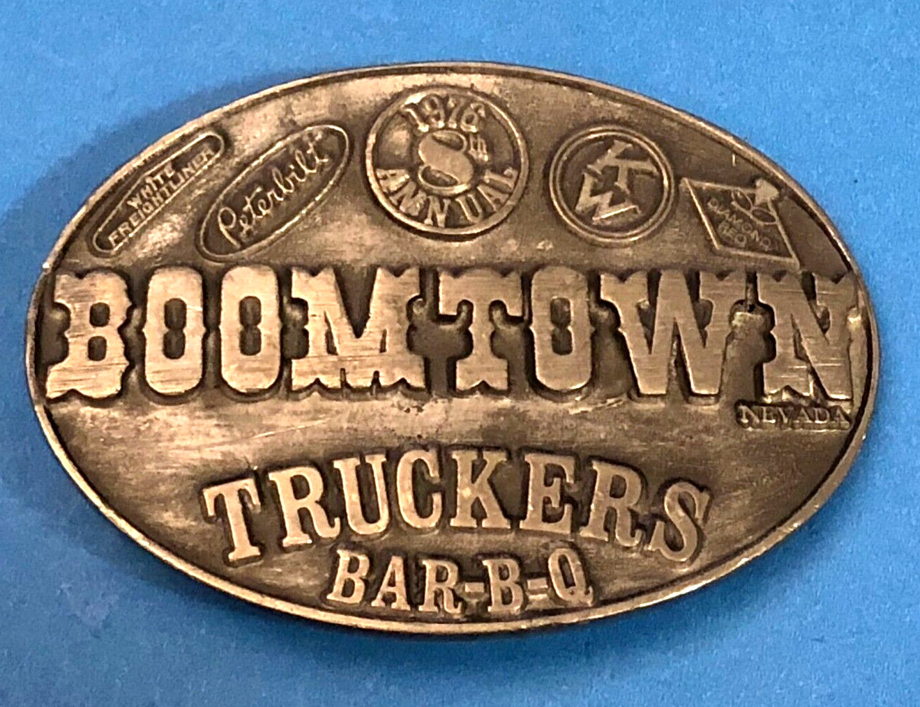 1976 BOOMTOWN TRUCKERS BAR-B-Q TRUCK BELT BUCKLE PETE… - Gem