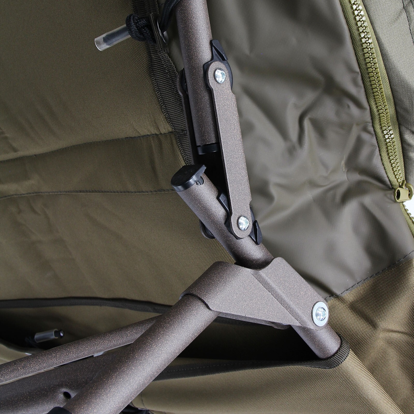 Lidsters Deluxe Carp Fishing 8 Leg Bedchair Sleep System All season ...