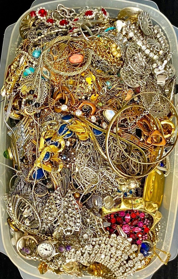 Over 1 lb Lot Vintage Now Costume JUNK Jewelry Part SCRAP Bead Crafting ...