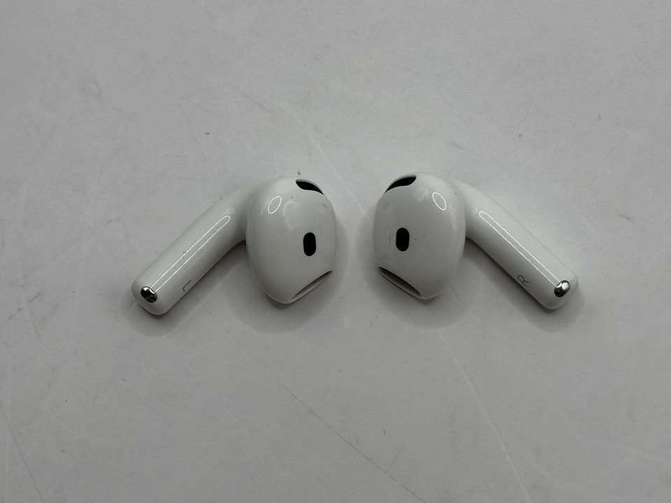 Apple A3058 4th Gen Wireless Airpods with Charging Case White Used | eBay