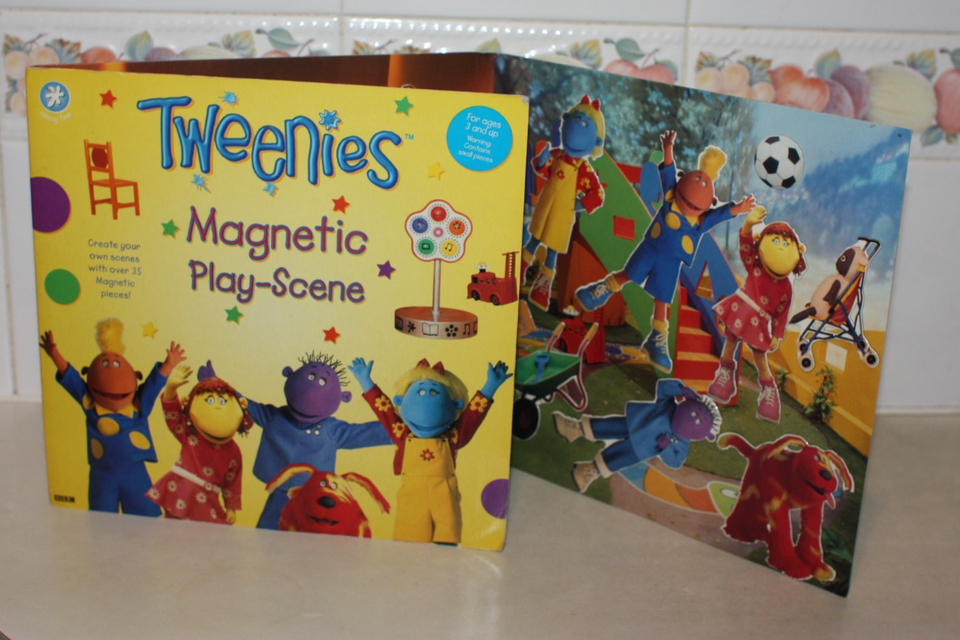 Vintage 2002 Tweenies Magnetic Play Scene & 32 activity magnets BBC ...