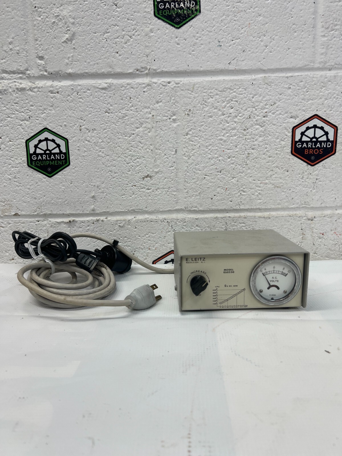 E. Leitz 1172 Illumination Transformer Input 115 V.A.C., 60Hz, Output 5 ...