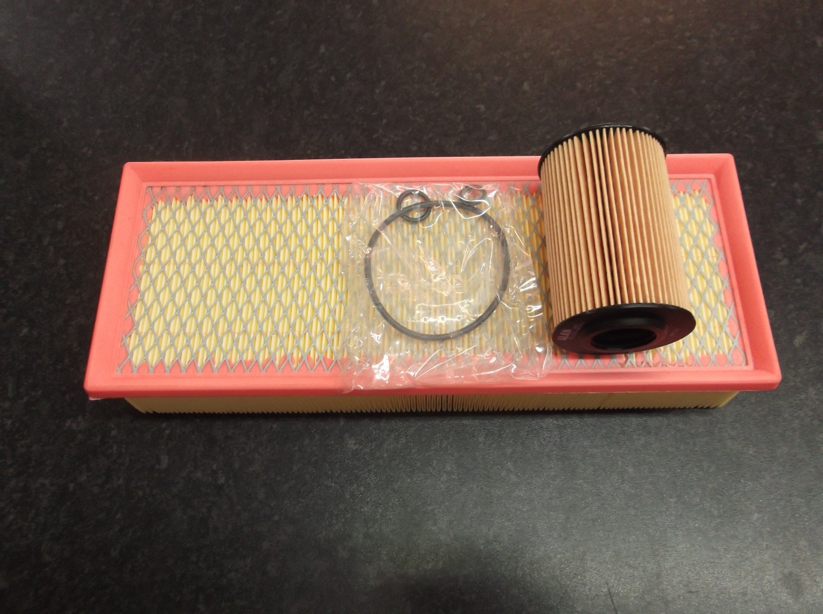 VW Golf Mk6 1.6tdi Service Kit Oil & Air Filters - Md8060 Md679 for ...