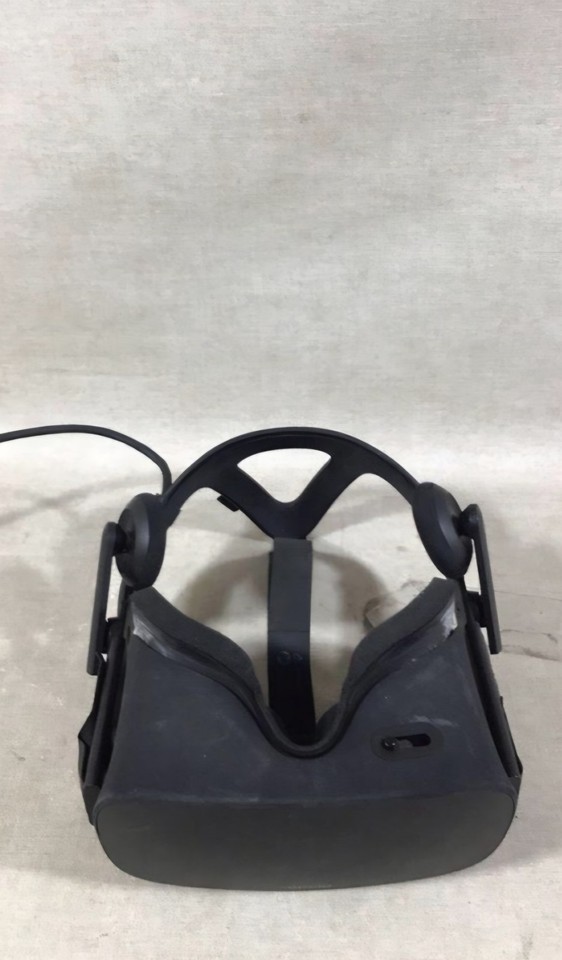 Oculus Rift CV1 VR Headset + 2x Controllers + 2x Base Stations - FULL ...