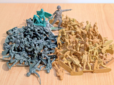 Army Men Figure Bundle (90+ Pieces) Miniature Military Soldiers Job Lot ...