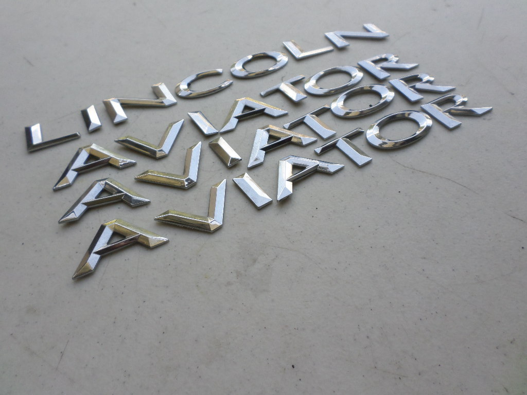 03-06 Lincoln Aviator Emblem 2C5Z-7842528-AA Nameplate 2L7Z-7842528 ...