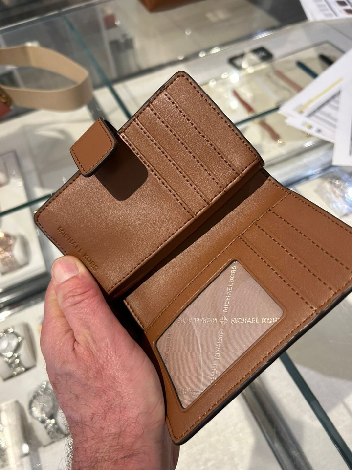 Michael Kors Medium Leather Bifold Zip Coin Credit Card Holder id ...