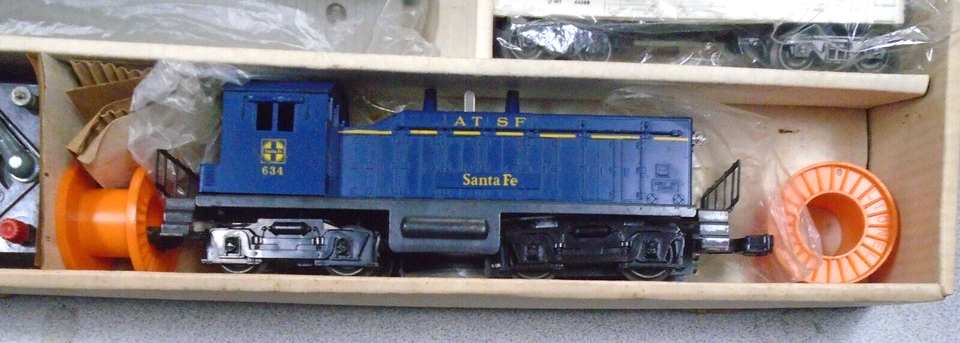 Lionel Post War 11530 5 Unit Diesel Freight Elecrtric Train Set | eBay