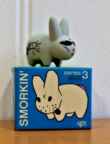 Kidrobot Smorkin' Labbit Gray Alien UFO Space Vinyl Figure Toy Frank ...