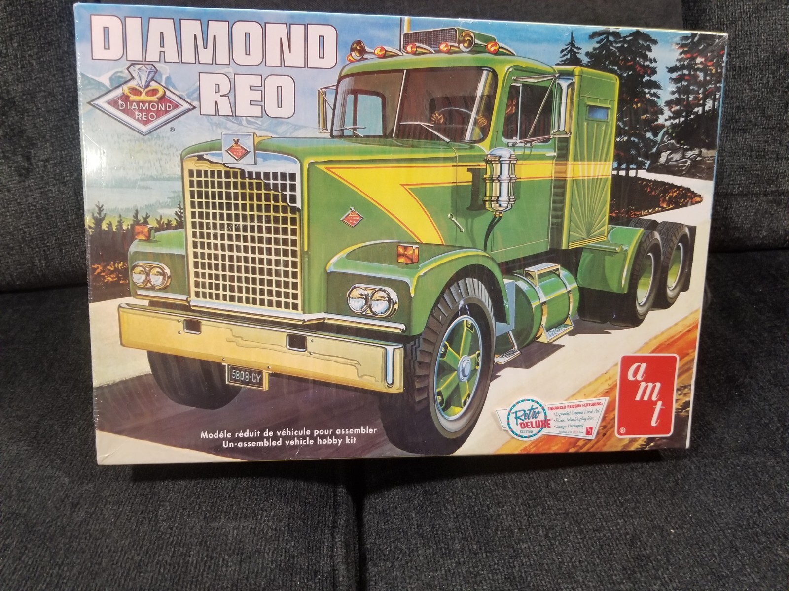 AMT 1/25 Diamond Reo Tractor Model Kit | eBay