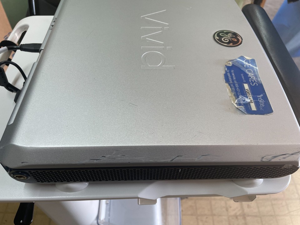 GE VIVID Q ULTRASOUND 2014 With M4S-RS P2D-RS PROBE Safelock Cart vivid ...