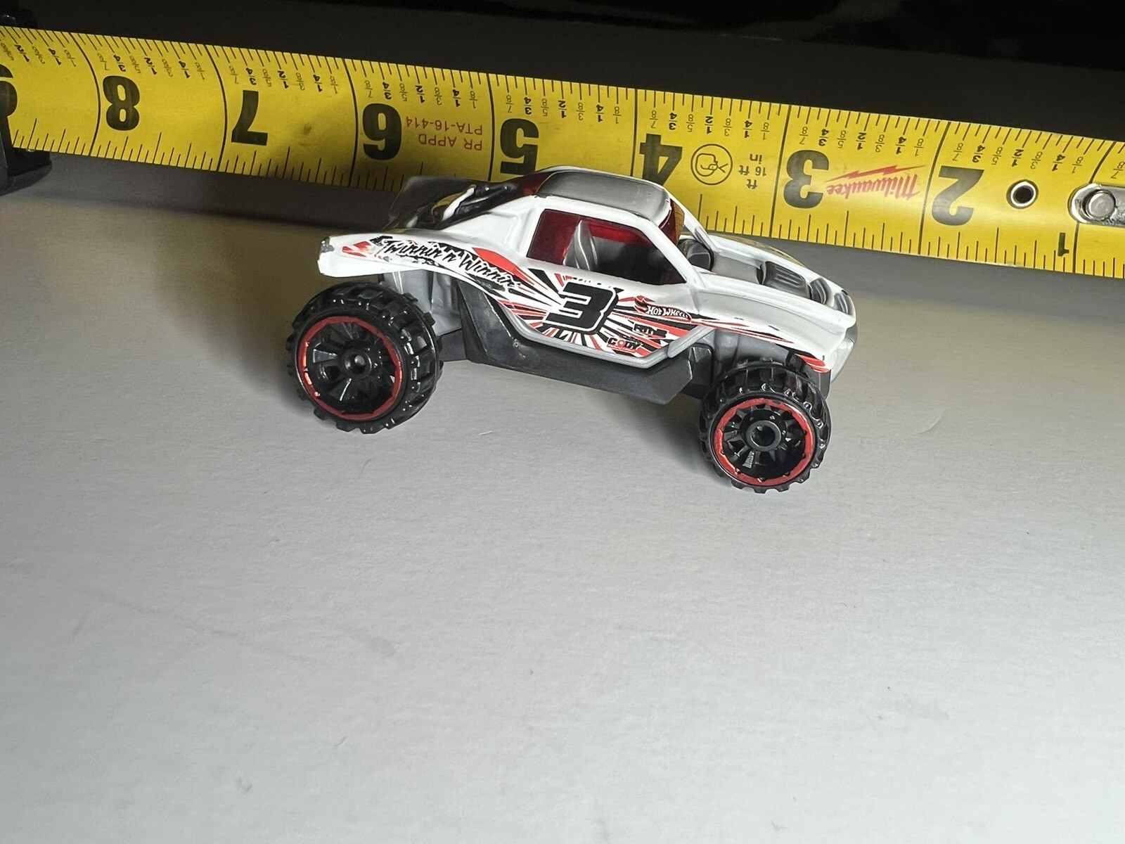 Hot Wheels Twinnin N’ Winnin 1:64 White HW Getaways Loose GRX40 | eBay