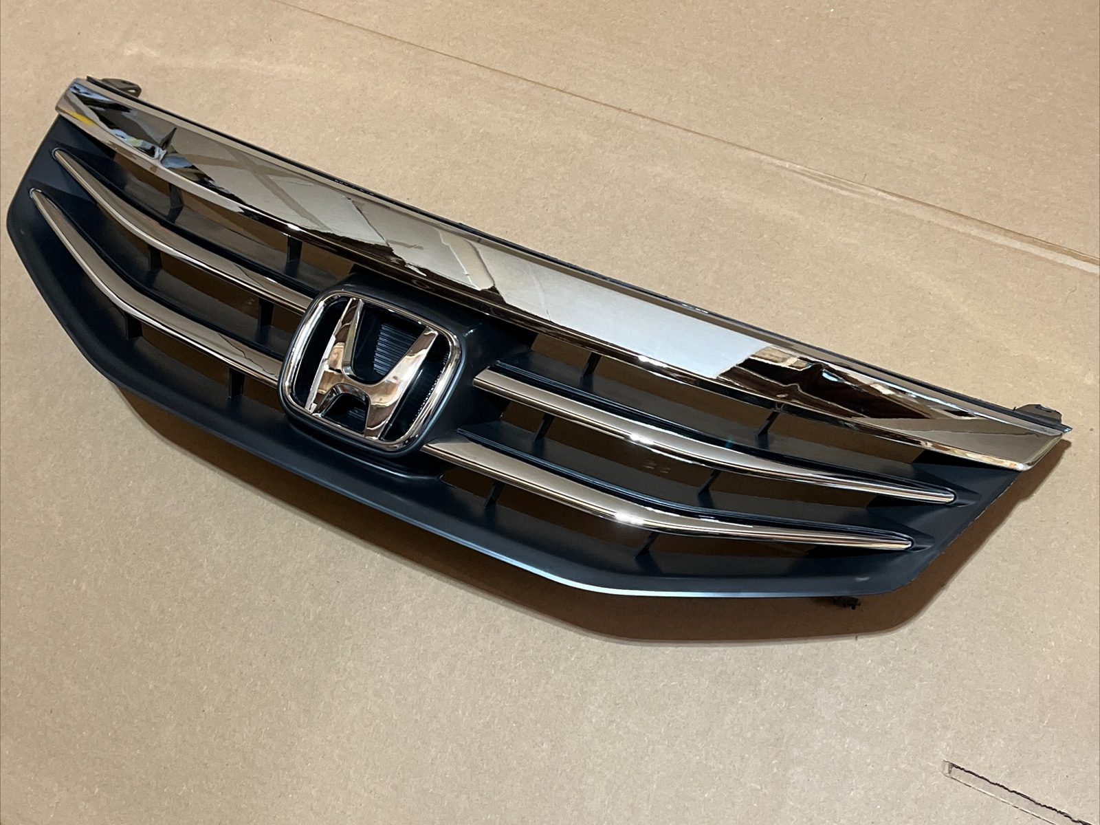 New 2011-2012 HONDA ACCORD SEDAN Front Bumper Upper Grille Assembly w ...