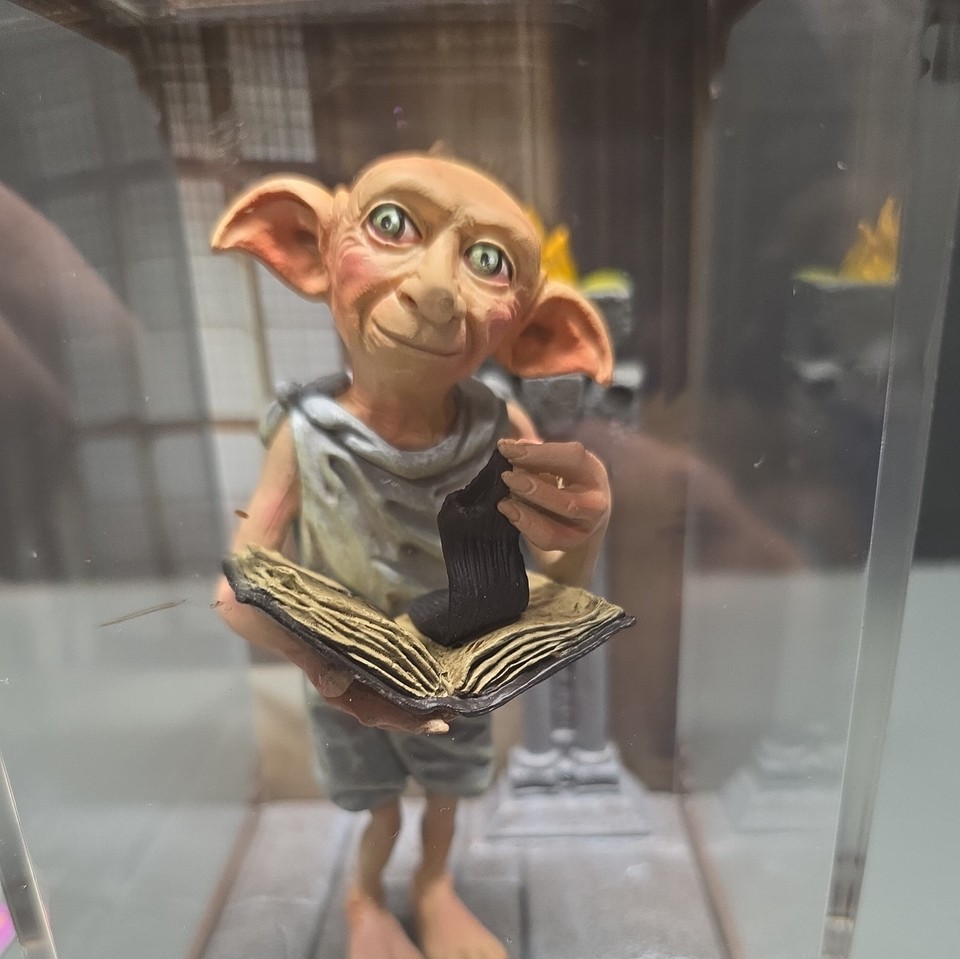 Harry Potter Magical Creatures Dobby House Elf Noble Collection Display ...