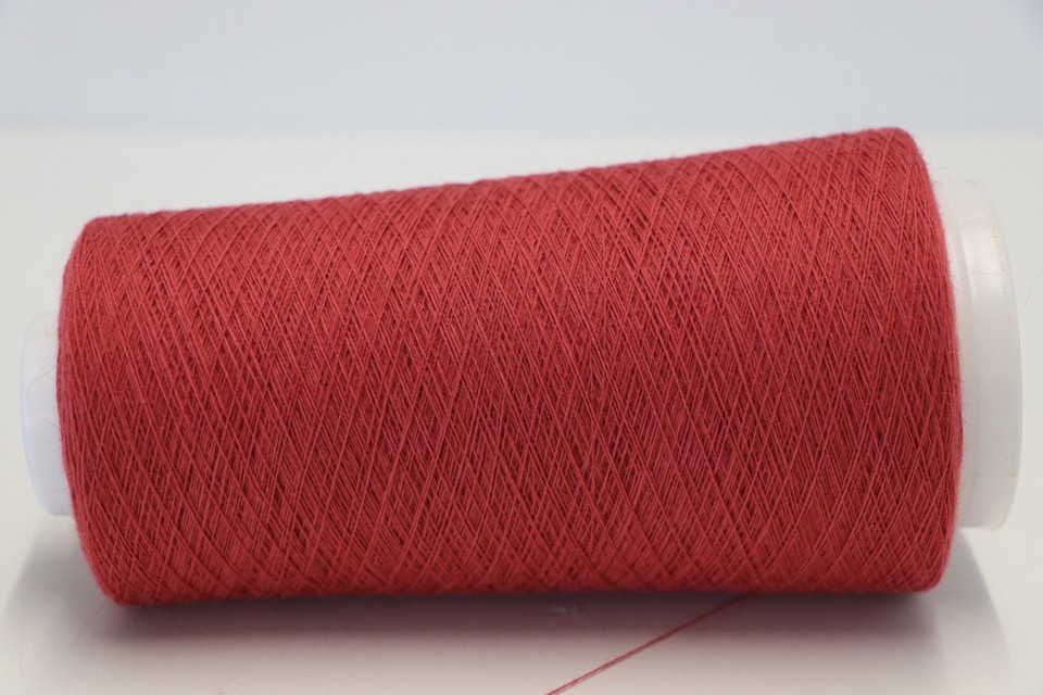 H34 100g ANGORA / SUPERFINE WOOL HIMBEERE (28) Zwirn Wolle Strick Lace ...