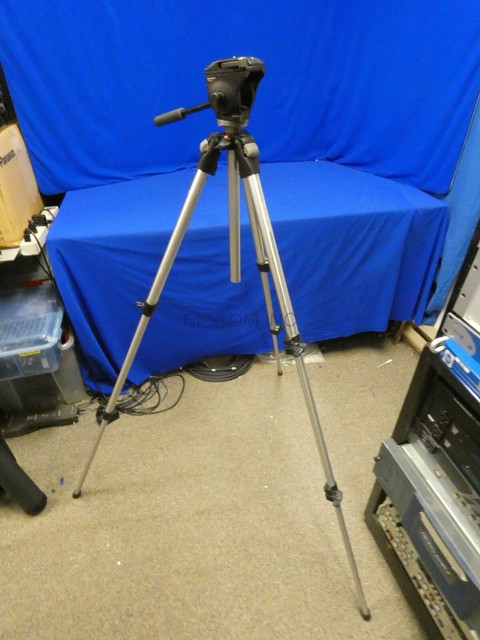 Manfrotto 701RC2 Composite Video Head w/438 leveling on 3221 tripod ...