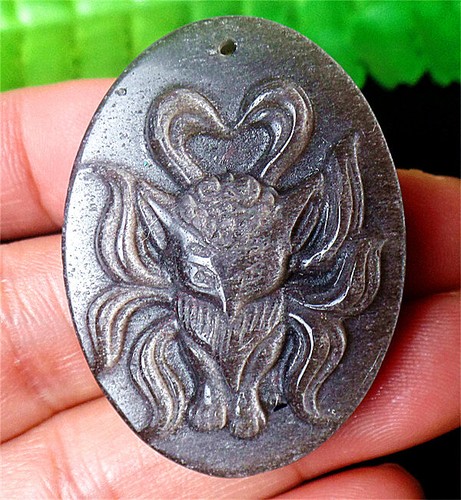 39x29x9mm Natural Silver Obsidian Oval Carved Nine-tailed Fox Pendant ...