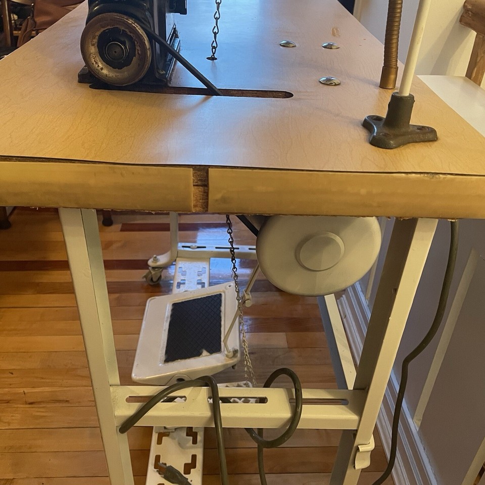 Vintage Merrow A-3DW 3-thread Industrial Sewing Machine Head, Motor ...