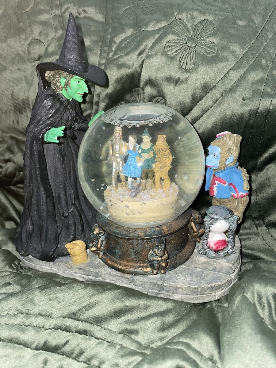 Wizard Of Oz Snow Globes Wiz Of Oz Wicked Witch And Dorothy Snow Globe