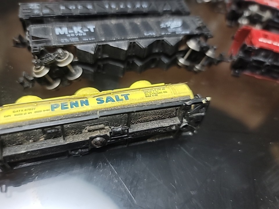 15 Various N Scale Bachmann: Box,Tank, Live Stock, Caboose, & More ...