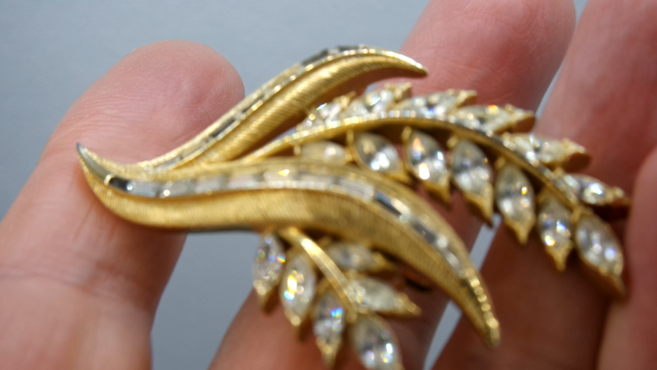 VINTAGE TRIFARI ALFRED PHILIPPE GOLD TONE RHINESTONE LEAF DESIGN PIN ...