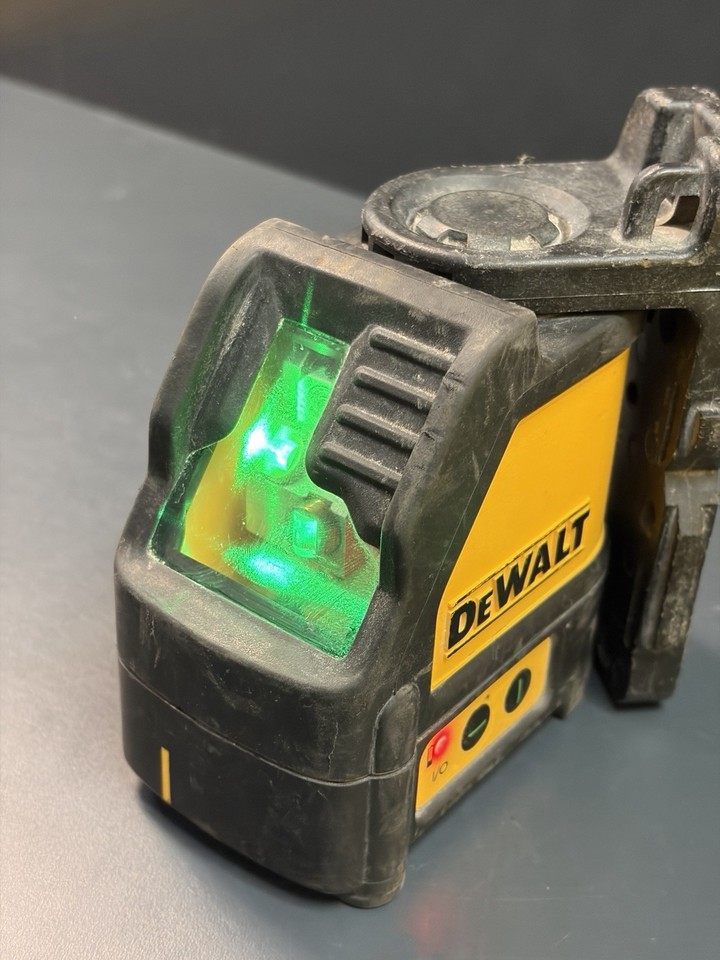 DeWalt DW088CG Green 2 Way Laser Bare Unit. Good Working Order and ...