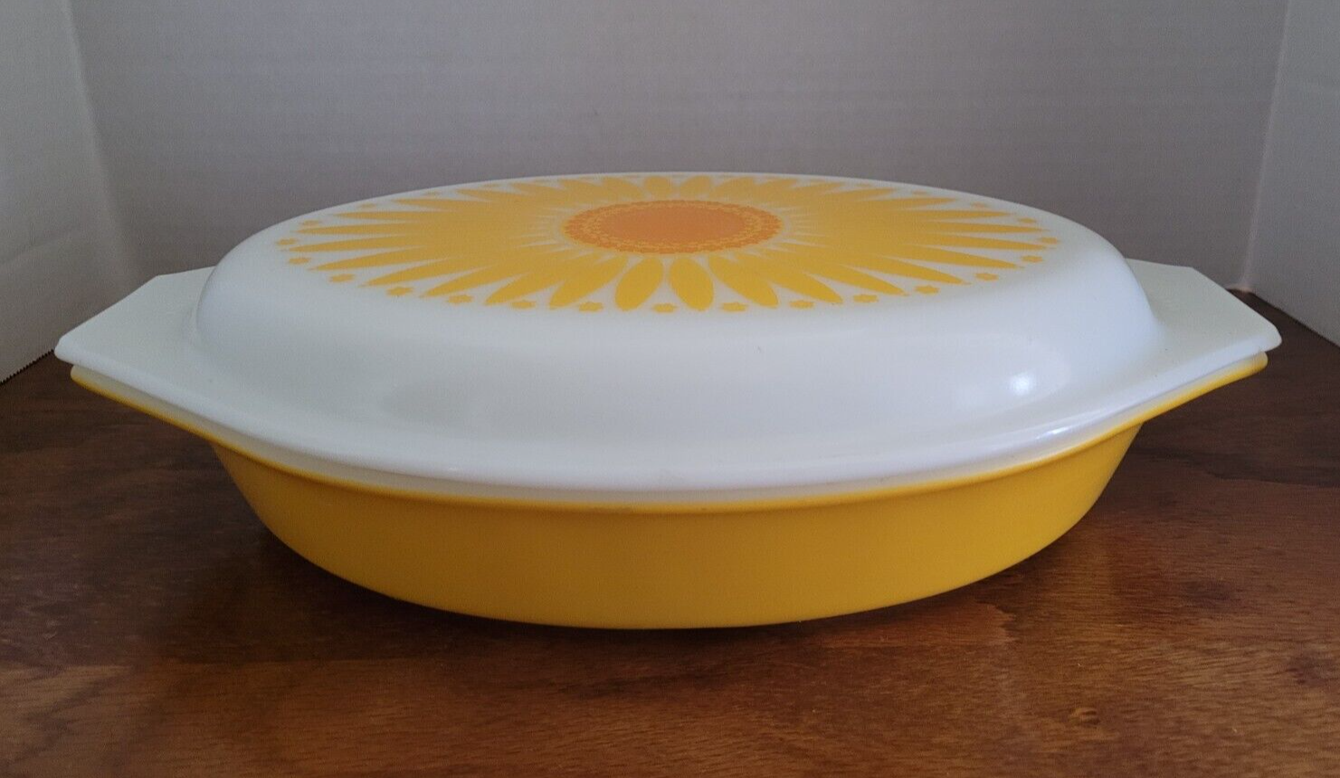 Vintage Pyrex Yellow Sunflower Daisy Divided Casserole Dish Oval Lid 1. ...