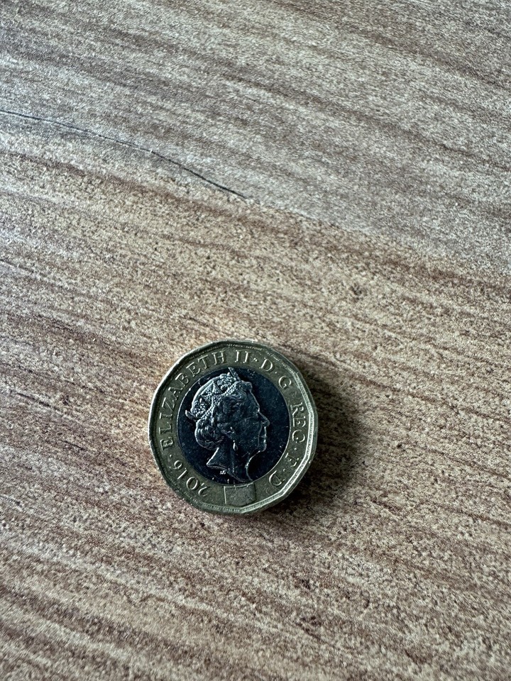 Ultra rare 1 pound coin 2016 Circulated In Good Condition Collectible ...