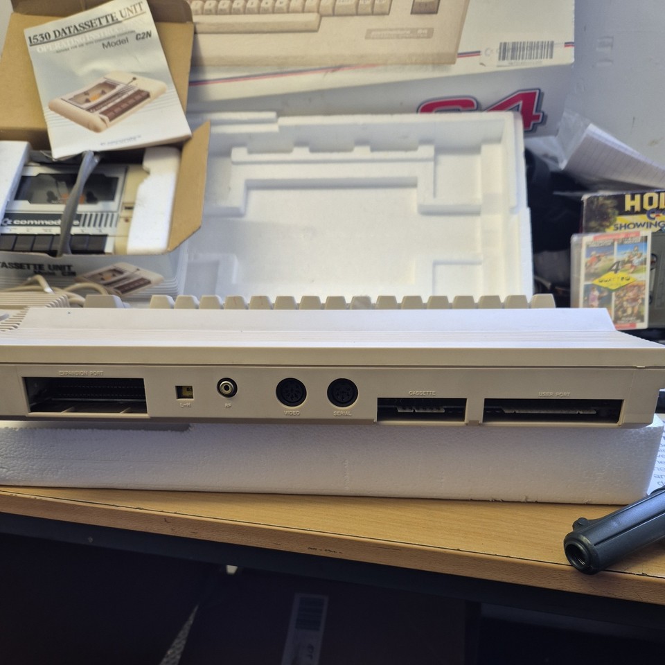 Vintage Commodore 64 C64 Computer Games Console - tested to power up ...