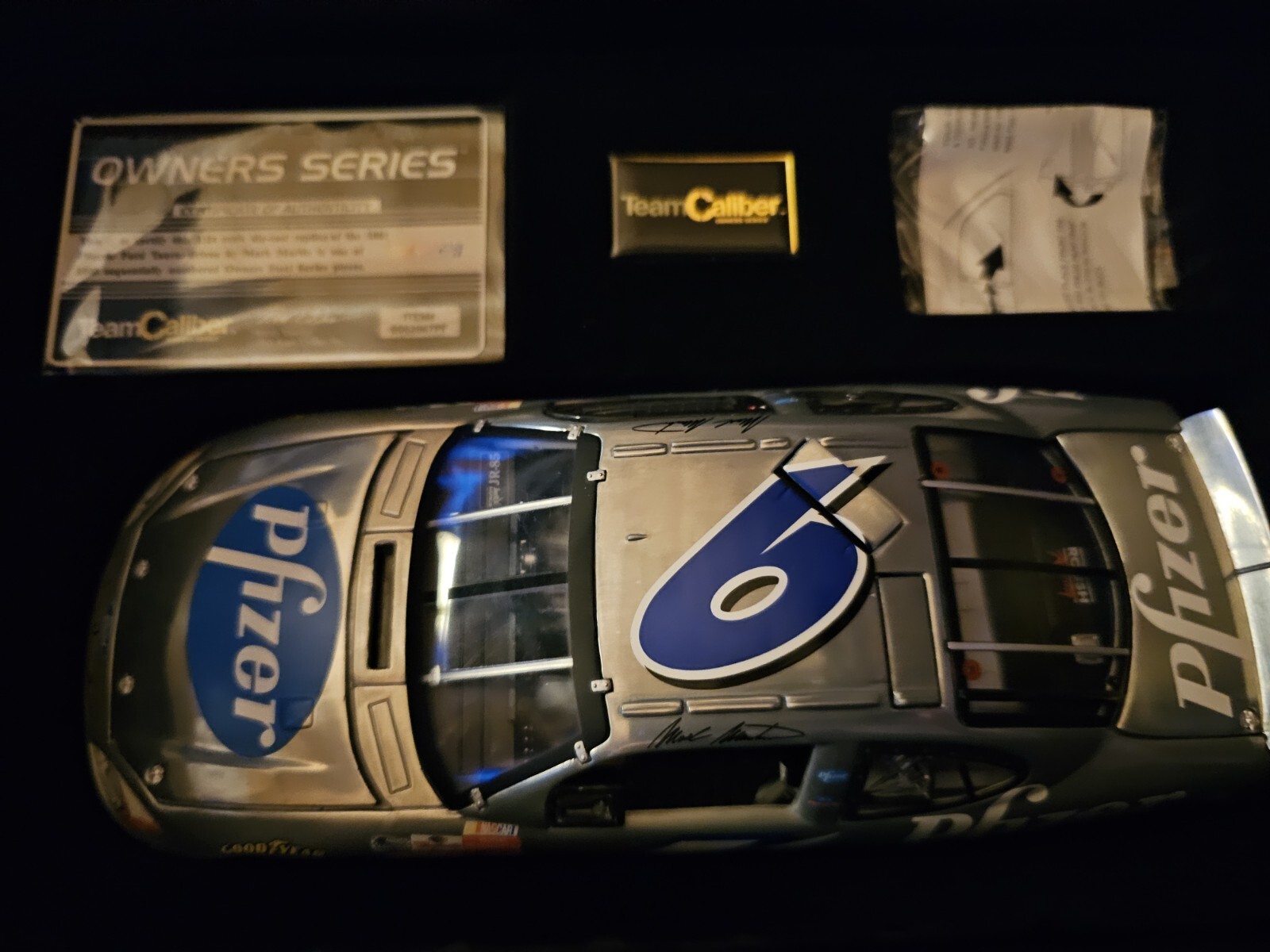Mark Martin #6 Pfizer 2001 Taurus 1:24 Team Caliber Owners Steel ...