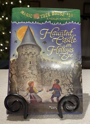 Haunted Castle on Hallows Eve (Magic Tree House, #30) by Mary Pope ...