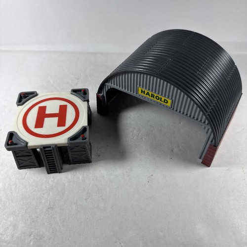 Thomas Trackmaster Harold at the Hangar Hit Toy Helipad 2006 Helicopter ...