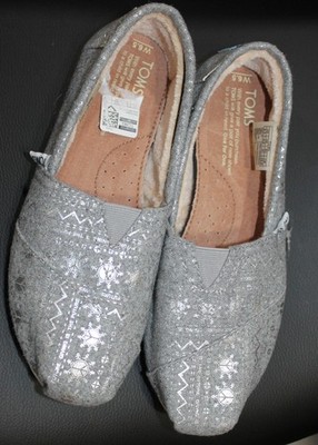 Tom's Gray Slip-On Shoes with Metallic Thread, Peace/Wave Pattern, Size ...