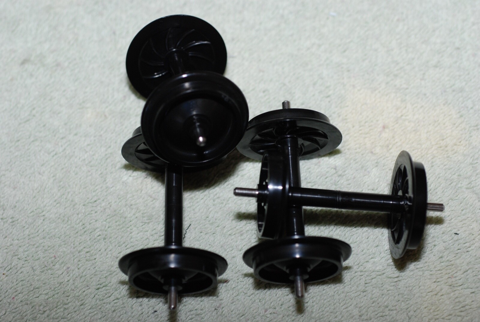 USA Trains Plastic Wheel & Axles (Set of 4) Black | eBay