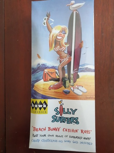Hawk Classics Silly Surfers Beach Bunny Catchin Rays Plastic Model
