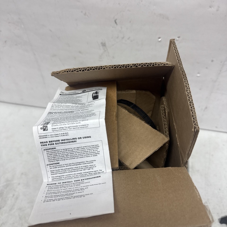 First Alert Rechargeable Heavy Duty Fire Extinguisher UL Rated 3-A:40 ...