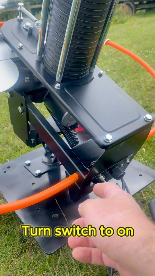 GDK, HIGH KITE ASSAUT, TROLLEY AUTOMATIC CLAY PIGEON TRAP, ELECTRIC ...