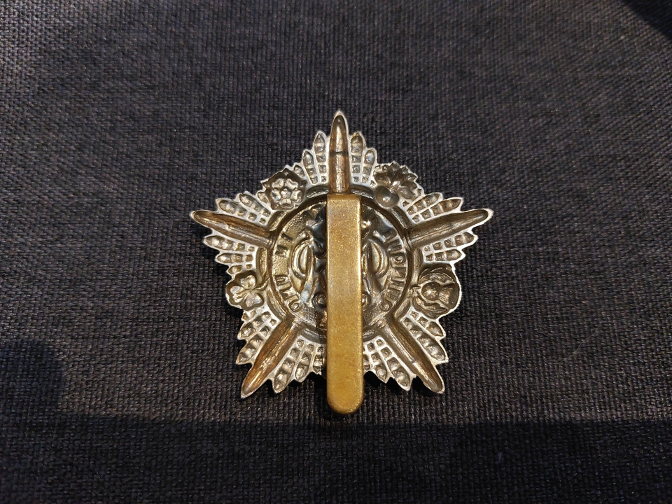 Nice original WW1 Guards Machine Gun Corps Cap badge slider to reverse ...