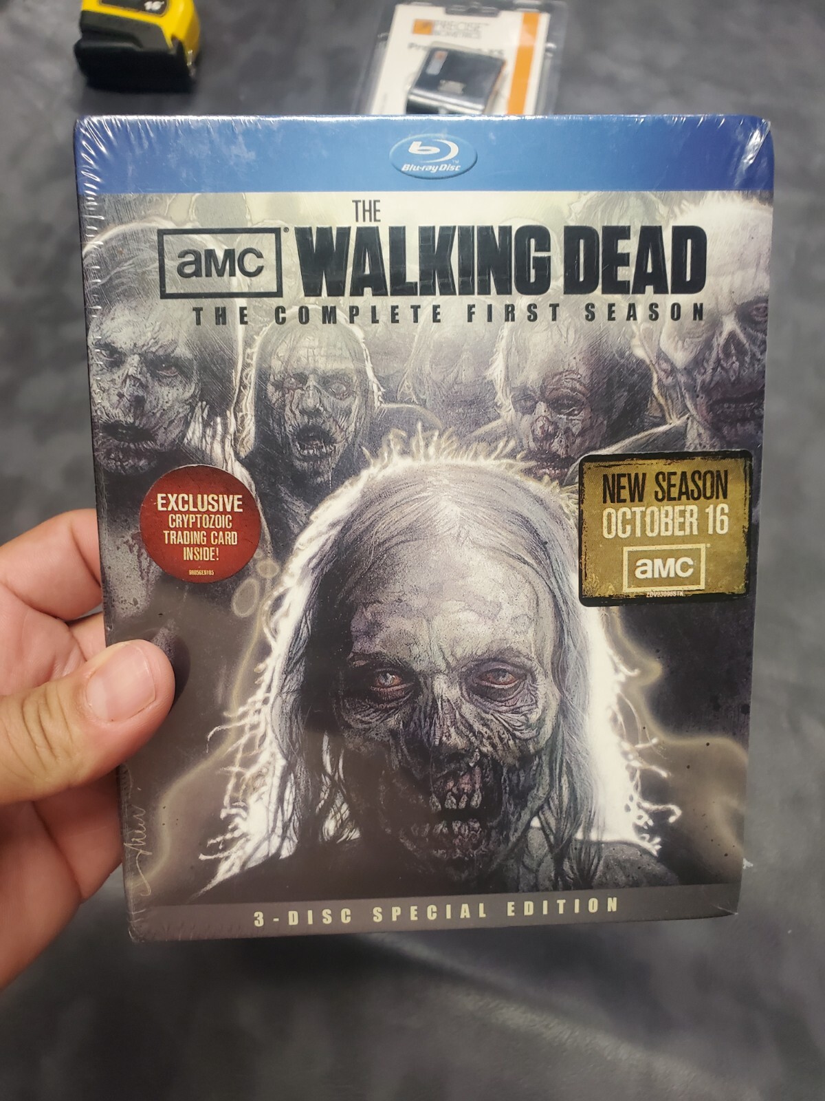 The+Walking+Dead%3A+The+Complete+First+Season+%28Blu-ray%2C+2011%2C+3-Disc+Set%2C+Special ...