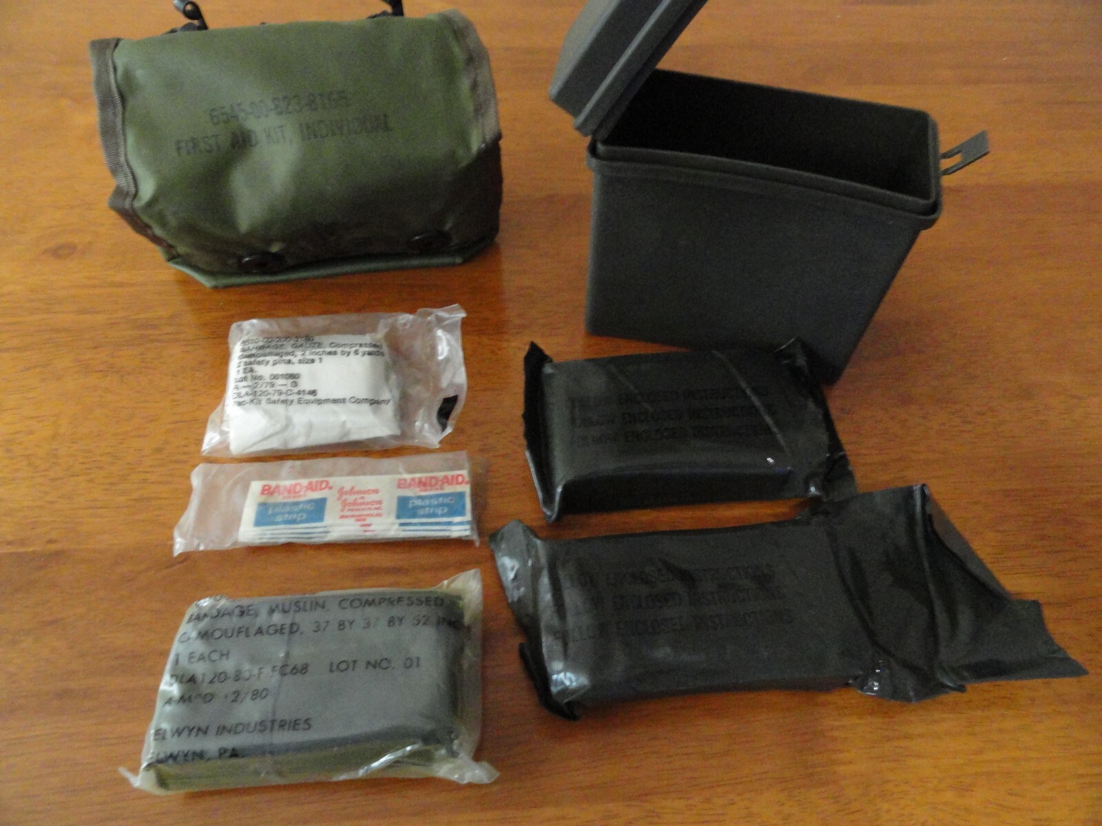 Vintage US Army Military Individual First Aid Kit Pouch & Box w ...