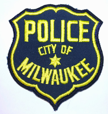 Milwaukee Wisconsin Police Patch - OLD STYLE - FREE Tracked US Shipping ...