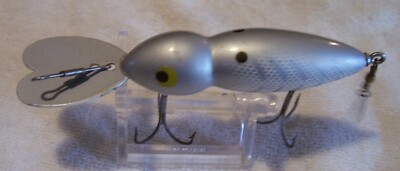 BEAUTIFUL VINTAGE HELLBENDER LURE 04/08/19POT SILVER BACK | eBay