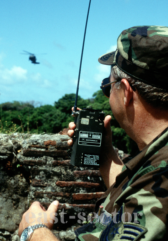 Rare AN/PRC-112 MOTOROLA Survival Pilot Radio US Army USAF Beacon AN ...