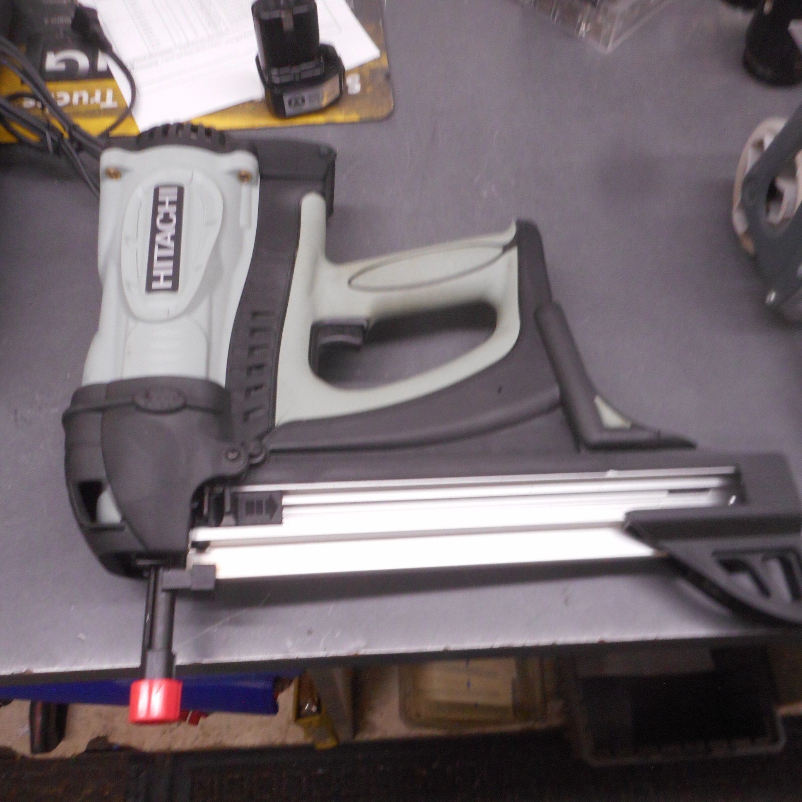 Hitachi Koki NC40G 7.2V Concrete Gas Nail Gun 1-9/16" 40mm with Case ...