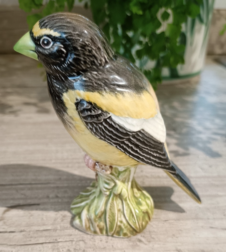 RARE BESWICK 'EVENING GROSBEAK' Bird Figurine - Model number 2190 IN ...